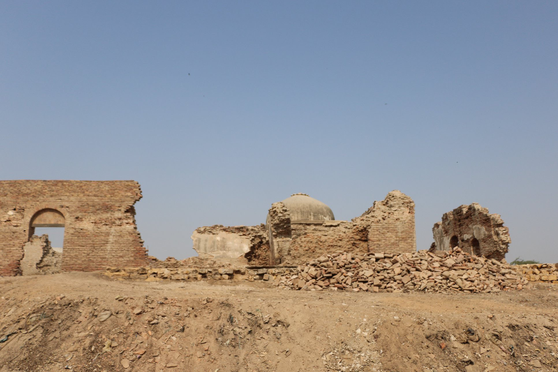 Historical Building with two domes, Thatta – Directorate General Of ...